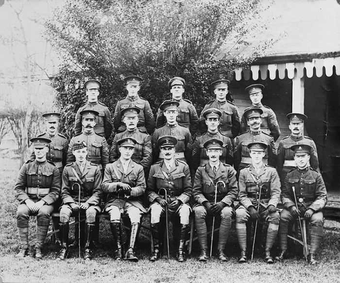 Canadian School of Musketry Cap Badge - CANADA - World Militaria Forum