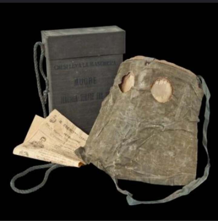 Battle damage "Polivalente" gas mask container - ITALY - World ...