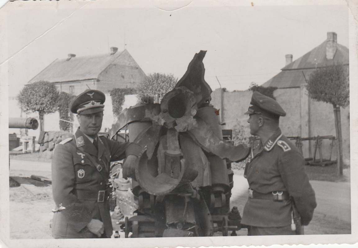 DLV Ballon badge in wear. - TR PHOTOS & EPHEMERA - World Militaria Forum