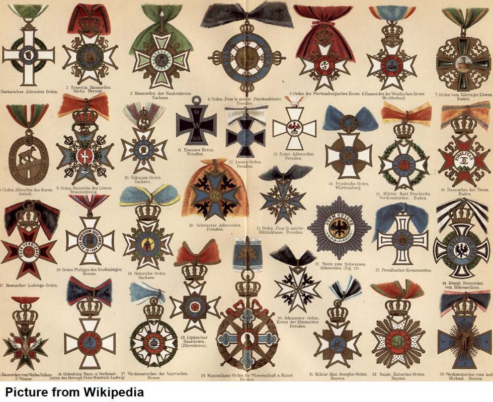 What neck order is the General wearing. - TR PHOTOS & EPHEMERA - World ...