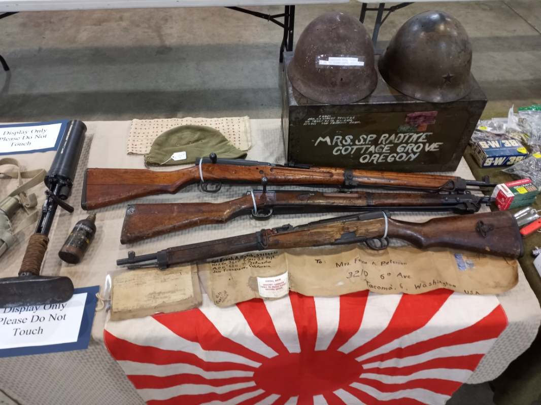 Japanese weapons display at local gunshow - JPN SWORDS & WEAPONS ...