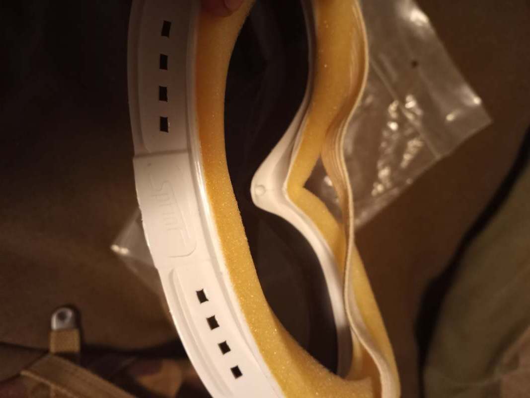 White Iraqi Sprint goggles - MIDDLE EAST - World Militaria Forum