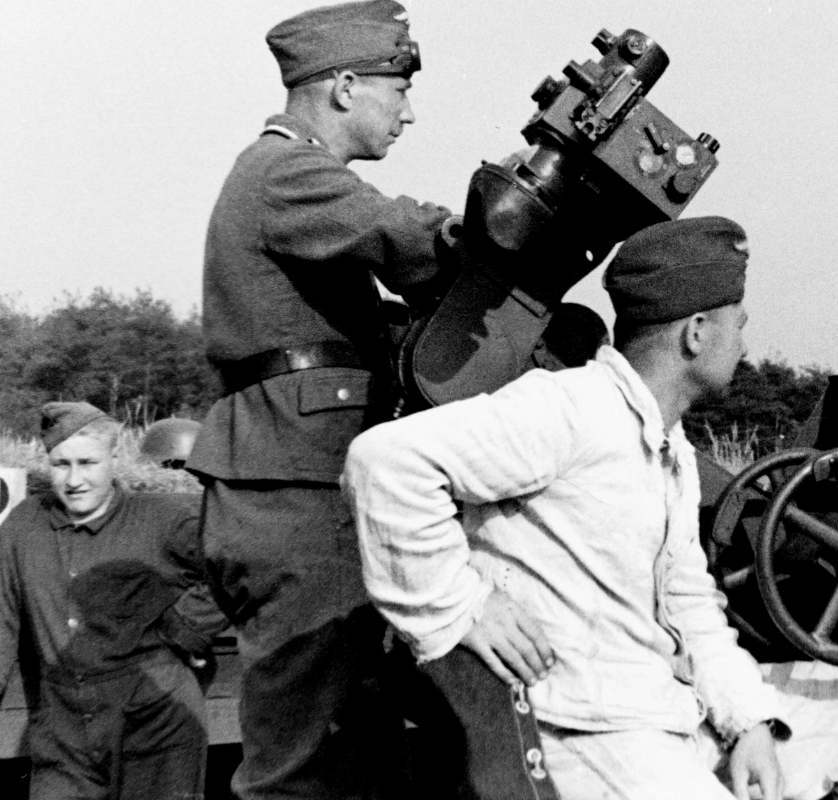 Photo of German Flak Crew w/One Unknown Crewmember - TR PHOTOS ...