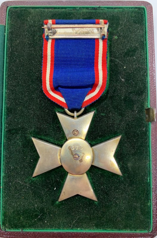 ROYAL VICTORIAN ORDER, Knight Commander - Uniforms, Insignia, Equipment ...