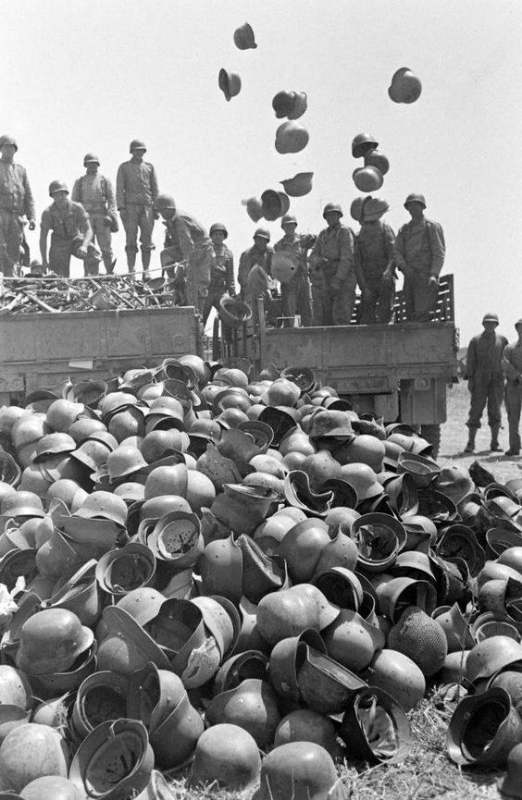 Pile Of Helmets - TR HELMETS - World Militaria Forum