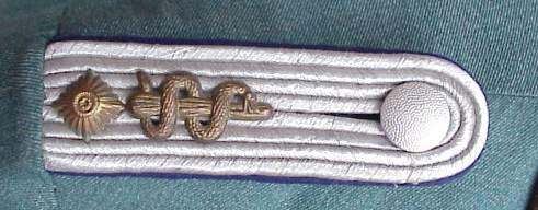 Blue Shoulder Boards and Differing Pips - TR UNIFORMS - World Militaria ...