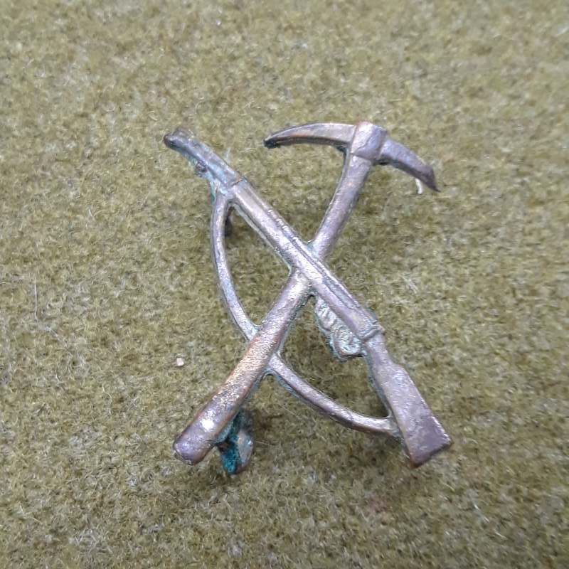 Crossed rifle and pick pin - CAN YOU IDENTIFY THIS? - World Militaria Forum