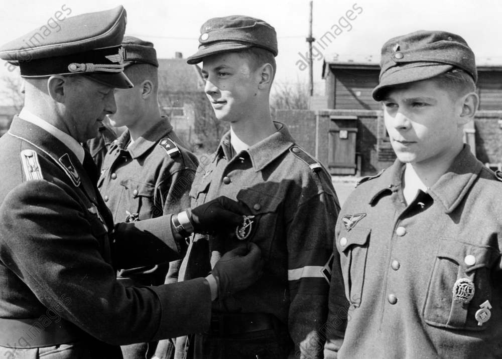 Hitler Youth flak helpers with flak gun. - TR PHOTOS & EPHEMERA - World ...