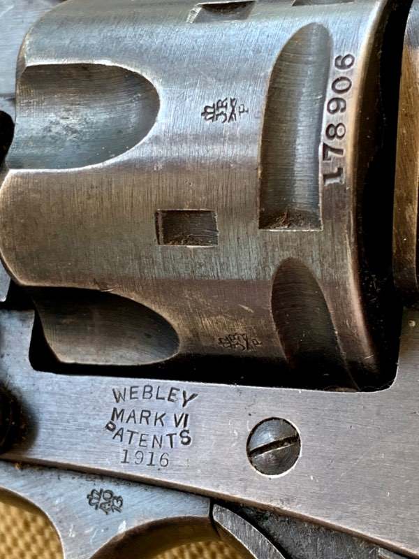 Original Webley with reproduction bayonet for study and looks ...