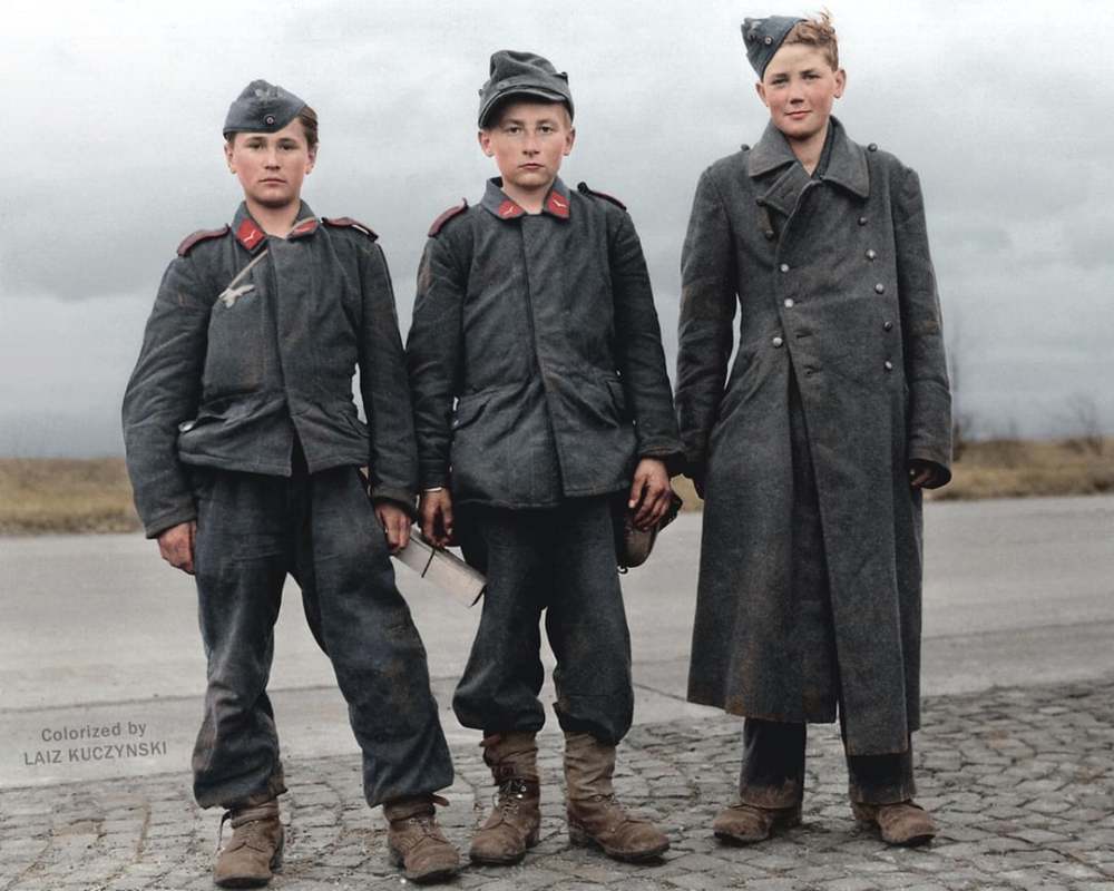 Hitler Youth flak helpers with flak gun. - TR PHOTOS & EPHEMERA - World ...