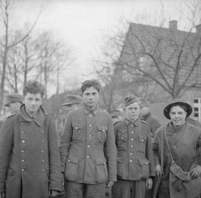 Hitler Youth flak helpers with flak gun. - TR PHOTOS & EPHEMERA - World ...