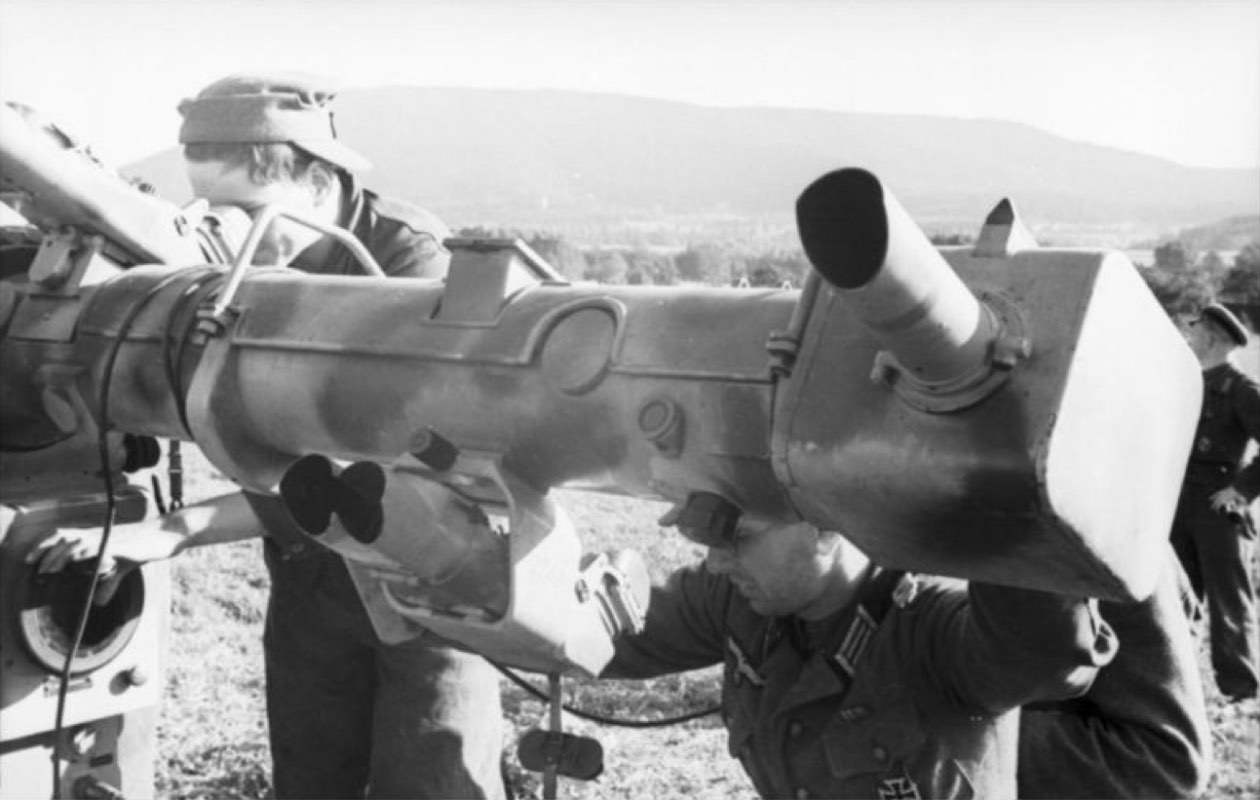 ID´d: 8.8cm German Flak Sighting Scope/Binocular - TR VEHICLES, VESSELS ...