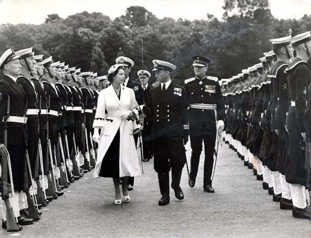 Military Related Photos Of EIIR, as Princess and Queen. - Page 2 - The ...