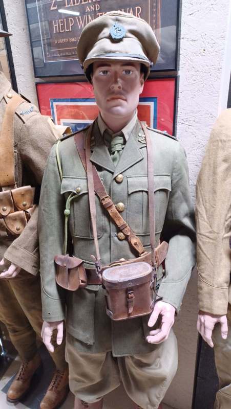 ANZAC Uniforms on mannequins - AUSTRALIA & NEW ZEALAND - World ...