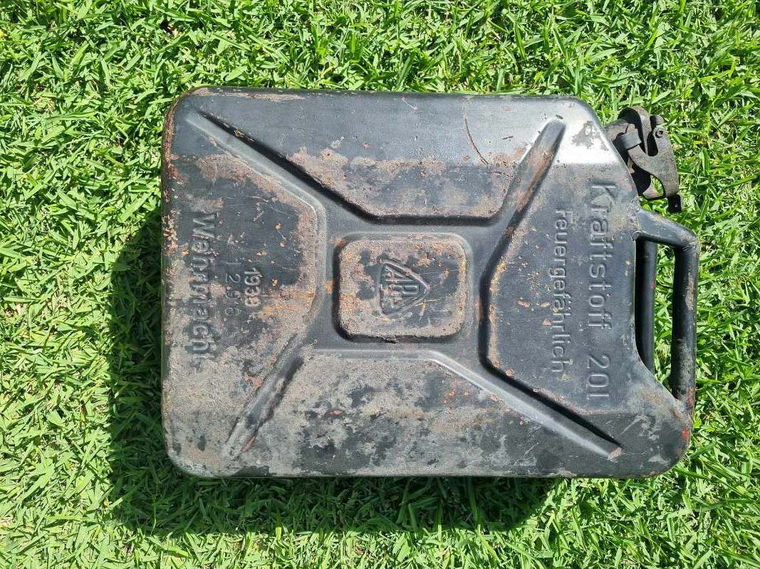 Jerrycans - TR FIELD & PERSONAL EQUIPMENT - World Militaria Forum