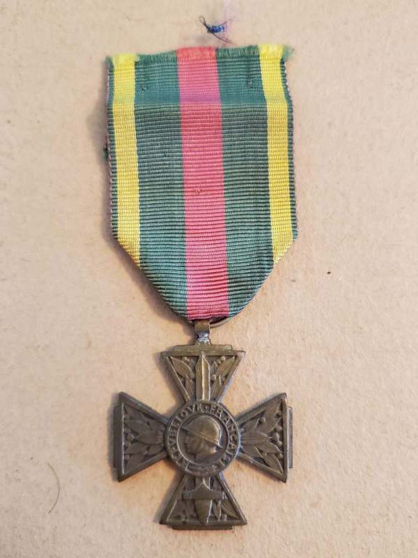 WWI Croix de Guerre & Volunteer Combatant's Cross - FR MEDALS, BADGES ...