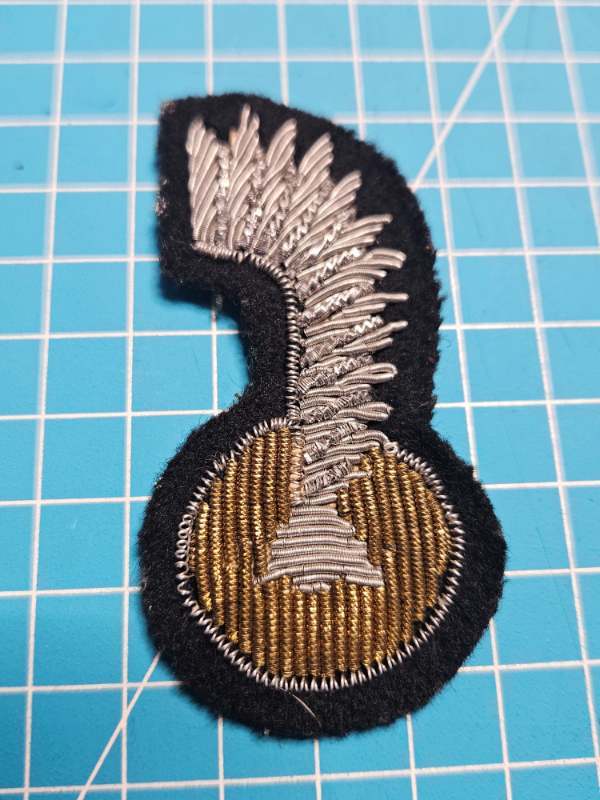Help Identifying a Cloth Badge - CAN YOU IDENTIFY THIS? - World ...