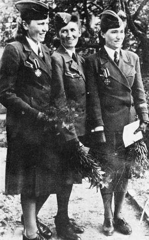 Luftwaffe Helferin. - TR PHOTOS & EPHEMERA - World Militaria Forum