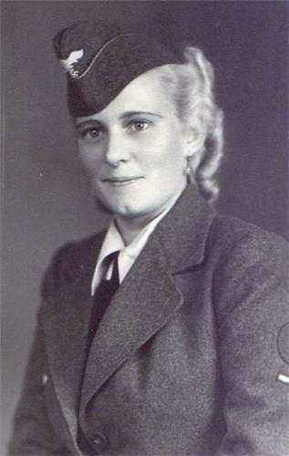 Luftwaffe Helferin. - TR PHOTOS & EPHEMERA - World Militaria Forum