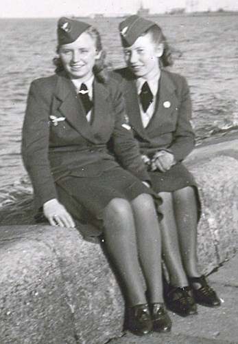 Luftwaffe Helferin. - TR PHOTOS & EPHEMERA - World Militaria Forum