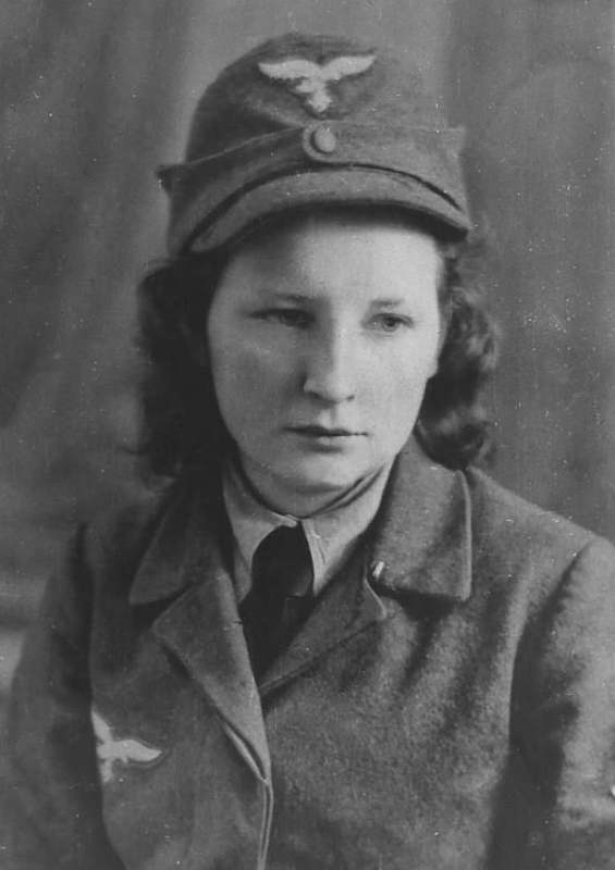 Luftwaffe Helferin. - TR PHOTOS & EPHEMERA - World Militaria Forum