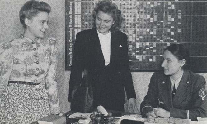 Luftwaffe Helferin. - TR PHOTOS & EPHEMERA - World Militaria Forum