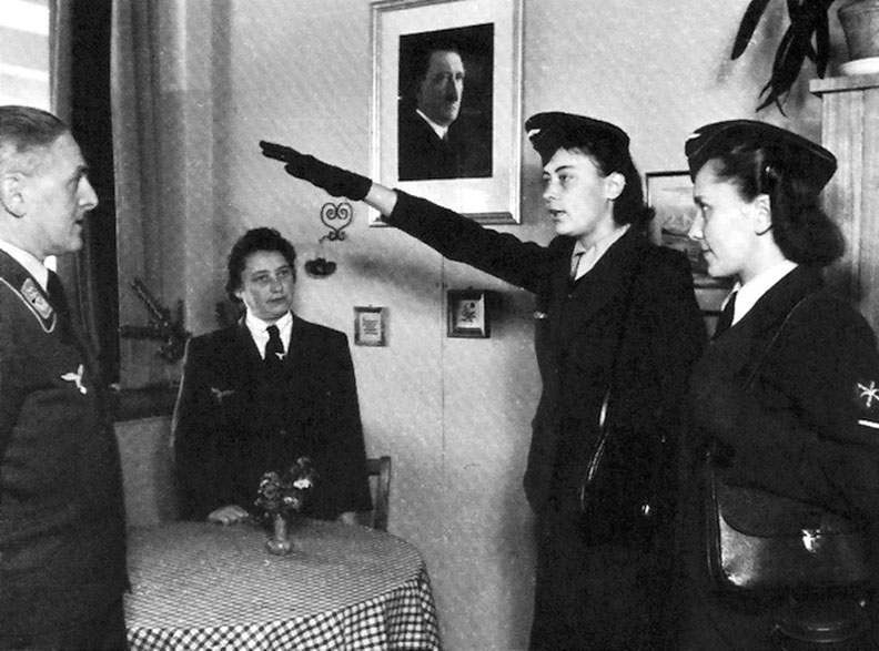 Luftwaffe Helferin. - TR PHOTOS & EPHEMERA - World Militaria Forum