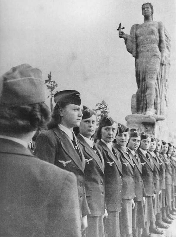 Luftwaffe Helferin. - TR PHOTOS & EPHEMERA - World Militaria Forum