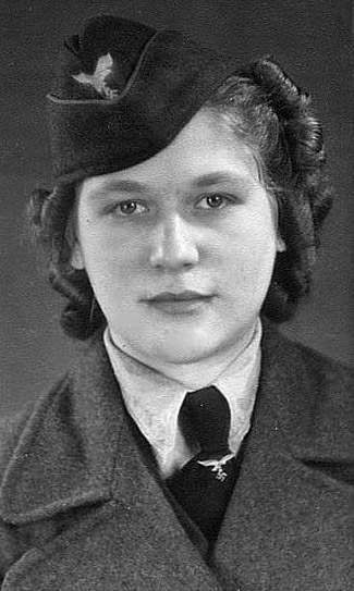 Luftwaffe Helferin. - TR PHOTOS & EPHEMERA - World Militaria Forum