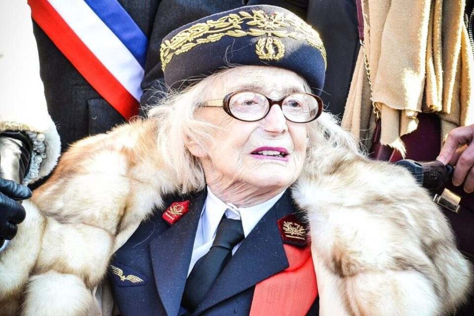 Valérie André - French aviator and parachutist - first woman to become ...