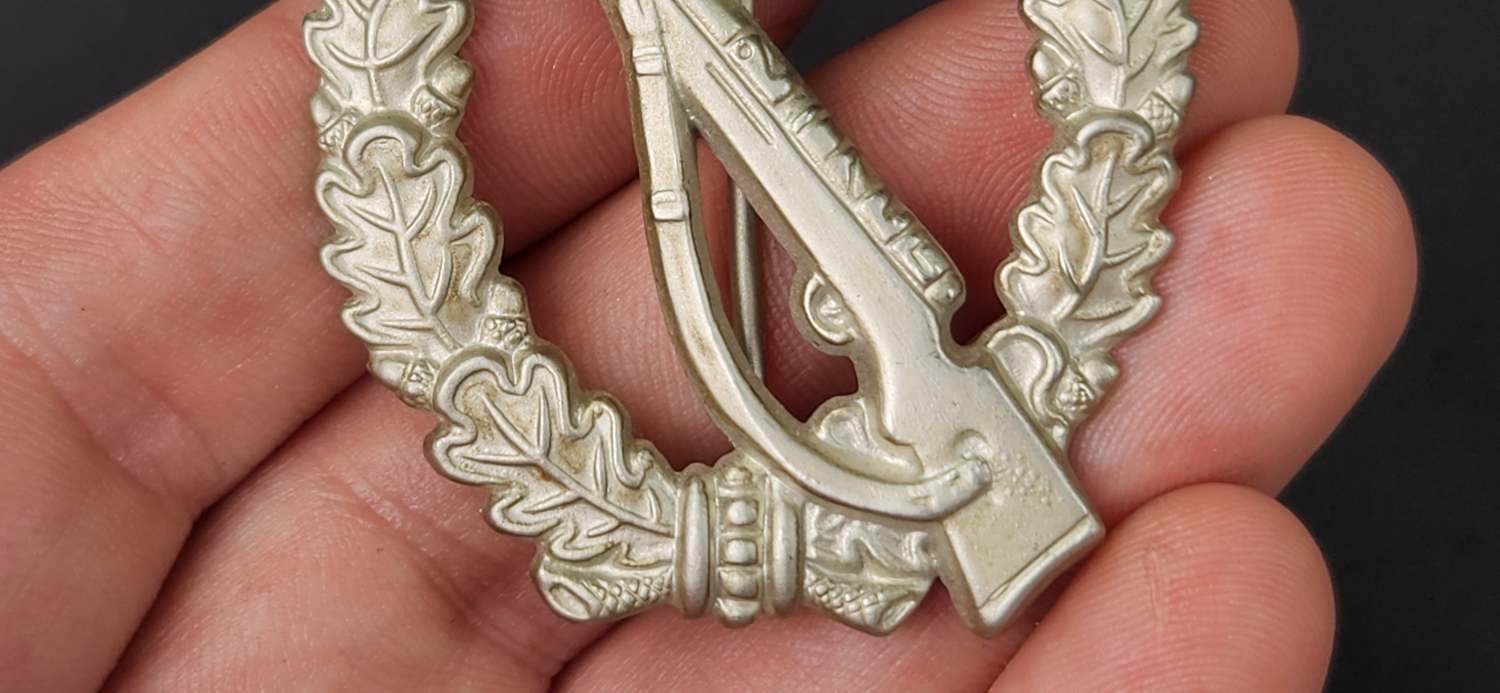 Infantry Assault Badge - TR BADGES & INSIGNIA - World Militaria Forum