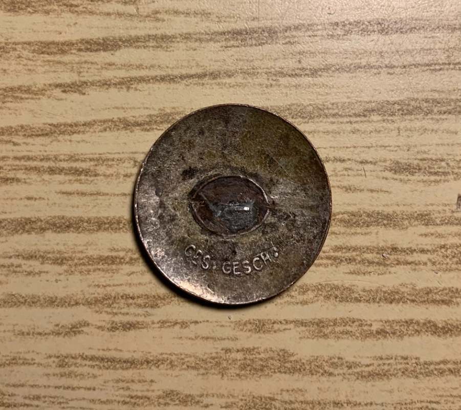 I have a few damaged NSDAP badge. is it still worth anything? - CAN YOU ...