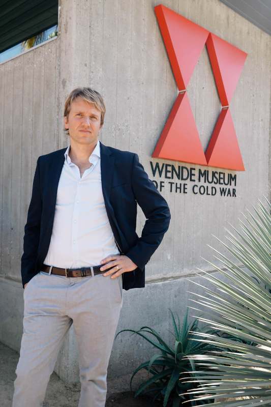 The East German Handbook. - BOOK REPORTS - World Militaria Forum