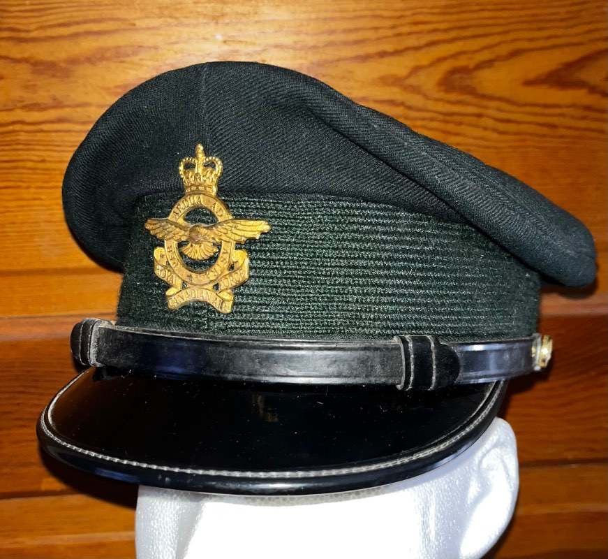 RCAF cap badge on the wrong cap? - CANADA - World Militaria Forum